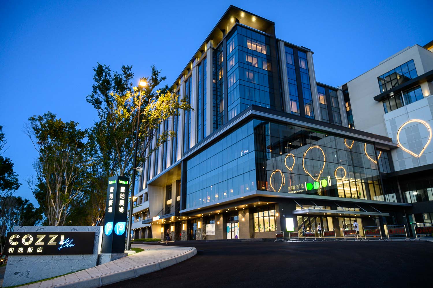 台北 · COZZI Blu 和逸飯店 · 桃園館 · 2 天 1 夜自由行套票優惠 (長榮航空) - Nan Hwa (Express)